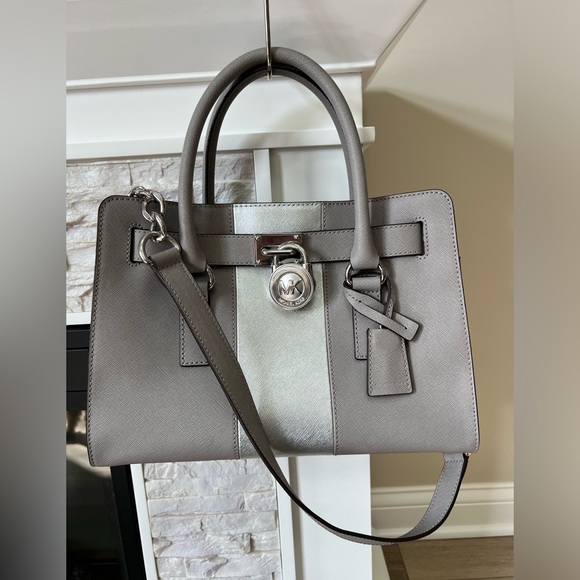 Michael Kors | Bags | Michael Kors Womens Purse Pristine Condition ...